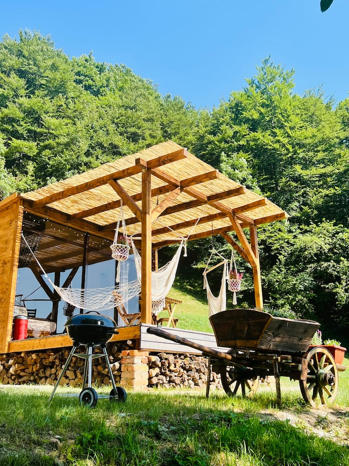 Mountain View Eco-house. La Natura Glamping - Slovenia
