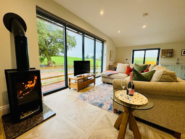 Luxury Rural Retreat & Hot Tub - Cheshire