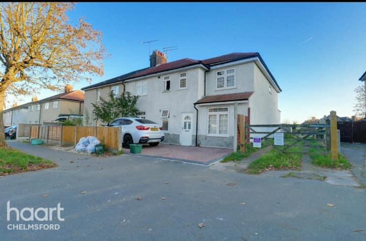 Seven Bedroom Semidetached House - Chelmsford