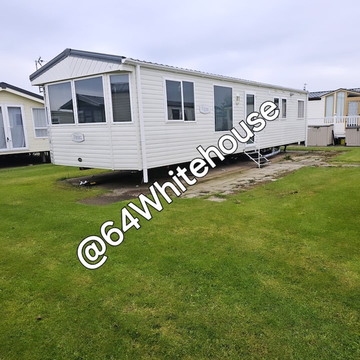 64 Whitehouse - Towyn