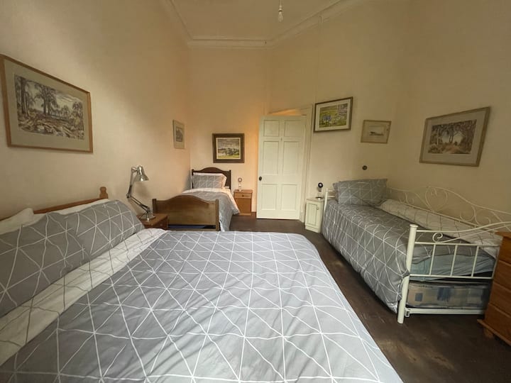 Family Room In Historic Country House With Ensuite - Limerick City