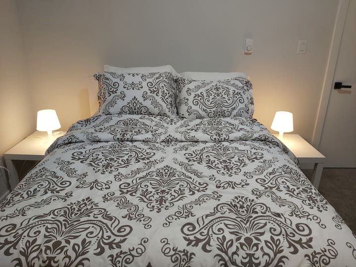 Double Bedroom In Cozy 2-bed/2-bath Basement Suite - 溫尼伯