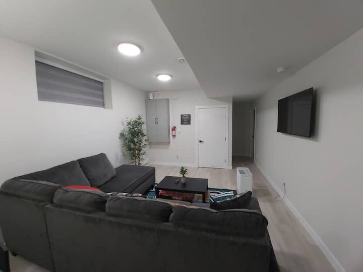 Double Bedroom In Cozy 2-bed/2-bath Basement Suite - Winnipeg