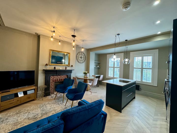 Spacious & Chic 2 Bed Flat In London With Air Con - Brentford