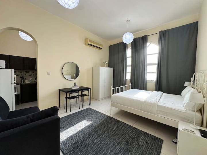 Spacious Studio, 10min Airport, 5min Masdar City - Abu Dhabi
