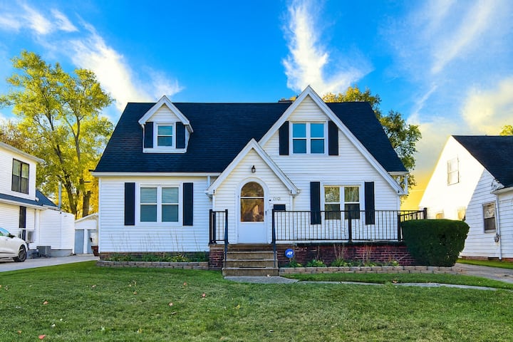 Updated & Peaceful Home, Close To It All! - Cleveland, OH