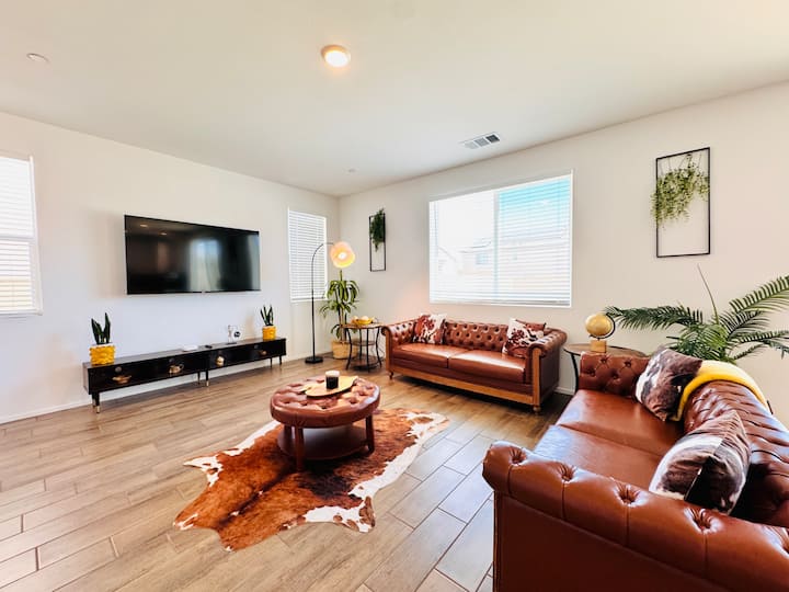 Desert Gem | Huge New Home | 2 Living Rooms | 4br - Victorville, CA