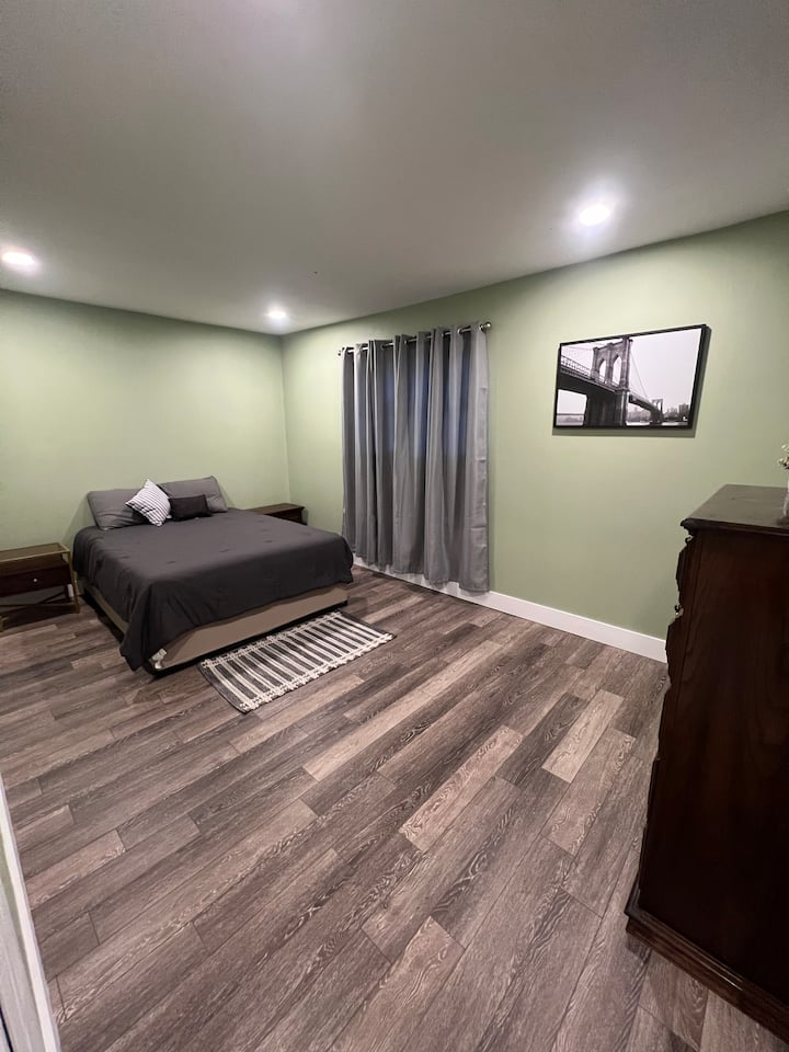 Large Home 4bd/2ba • 5 Min To Airport, Mall + More - McAllen, TX