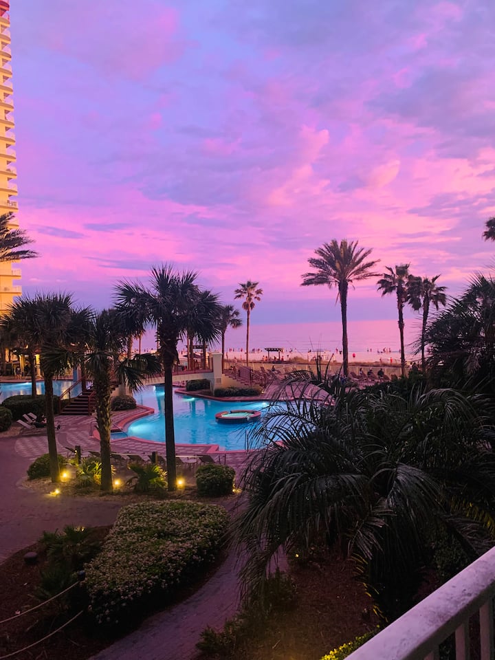 Beachfront; 2nd Floor; King Bed; Hot Tub; Pool - Panama City Beach