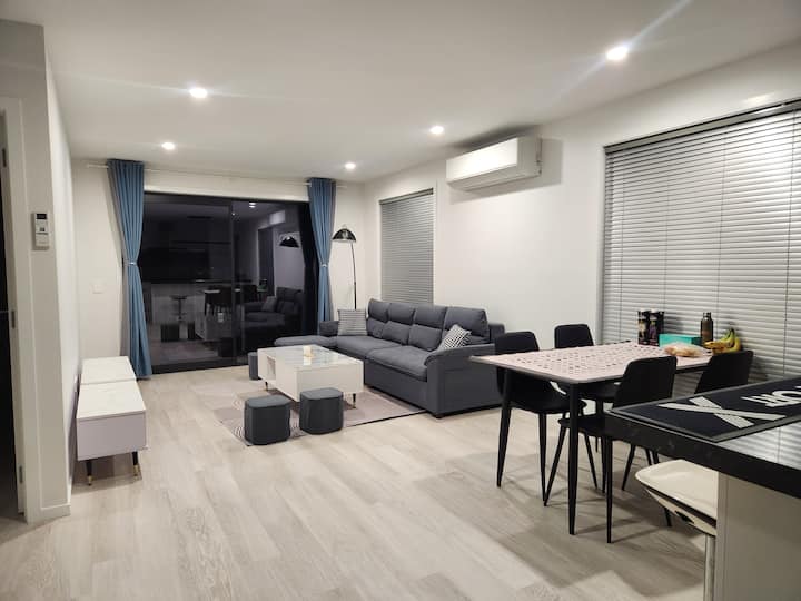 New Modern Townhouse Near Town - Dunedin