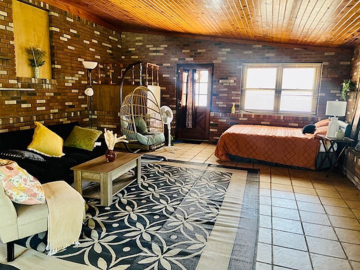 Spacious, Clean, Cozy Private Den Room - Rotterdam, NY