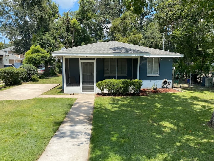 Gainesville Fl - Warm And Comfortable 4/2 Home - Gainesville, FL
