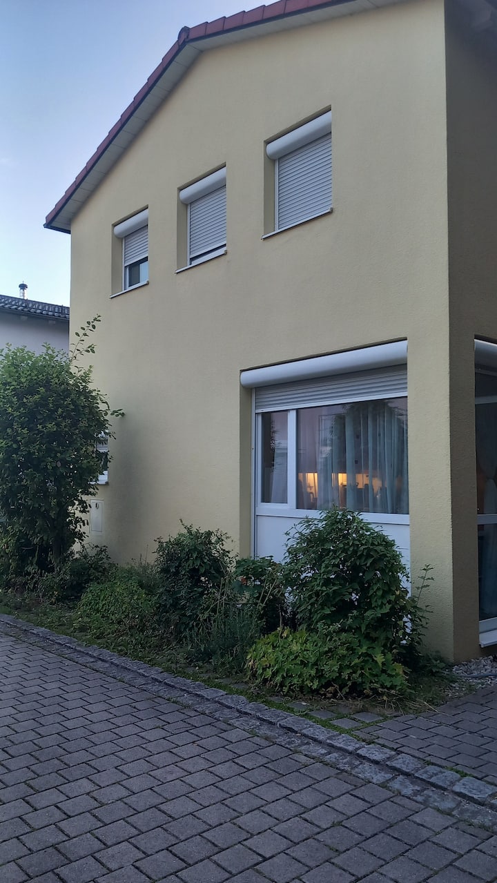 Family/friends Space With Electric Car Charger - Hallbergmoos