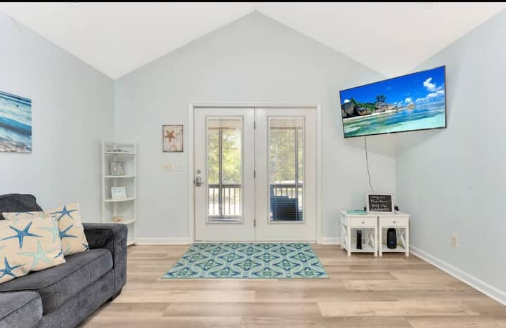 Flippin’ Flounder At Oak Island 
(Linens Included) - Oak Island, NC