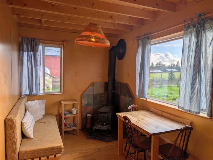 Thistledown Garden Cabin - Duncan