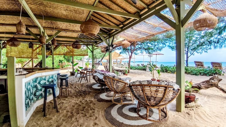Beachfront Cozy Bungalow @ Somewhere Else Gili Air - Indonesia