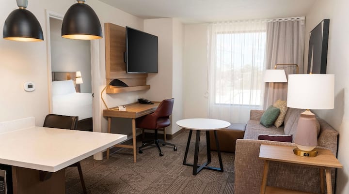 Two-bedroom Suite Sofa Bed W/ Parking & Breakfast - Temecula, CA