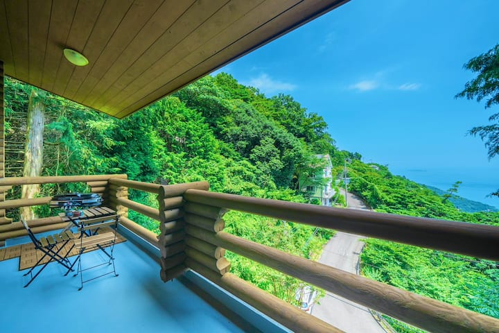 【海を望むログハウス&温泉】熱海高台の貸切別荘|ペットOk・bbq可・最大8名 - 伊豆の国市