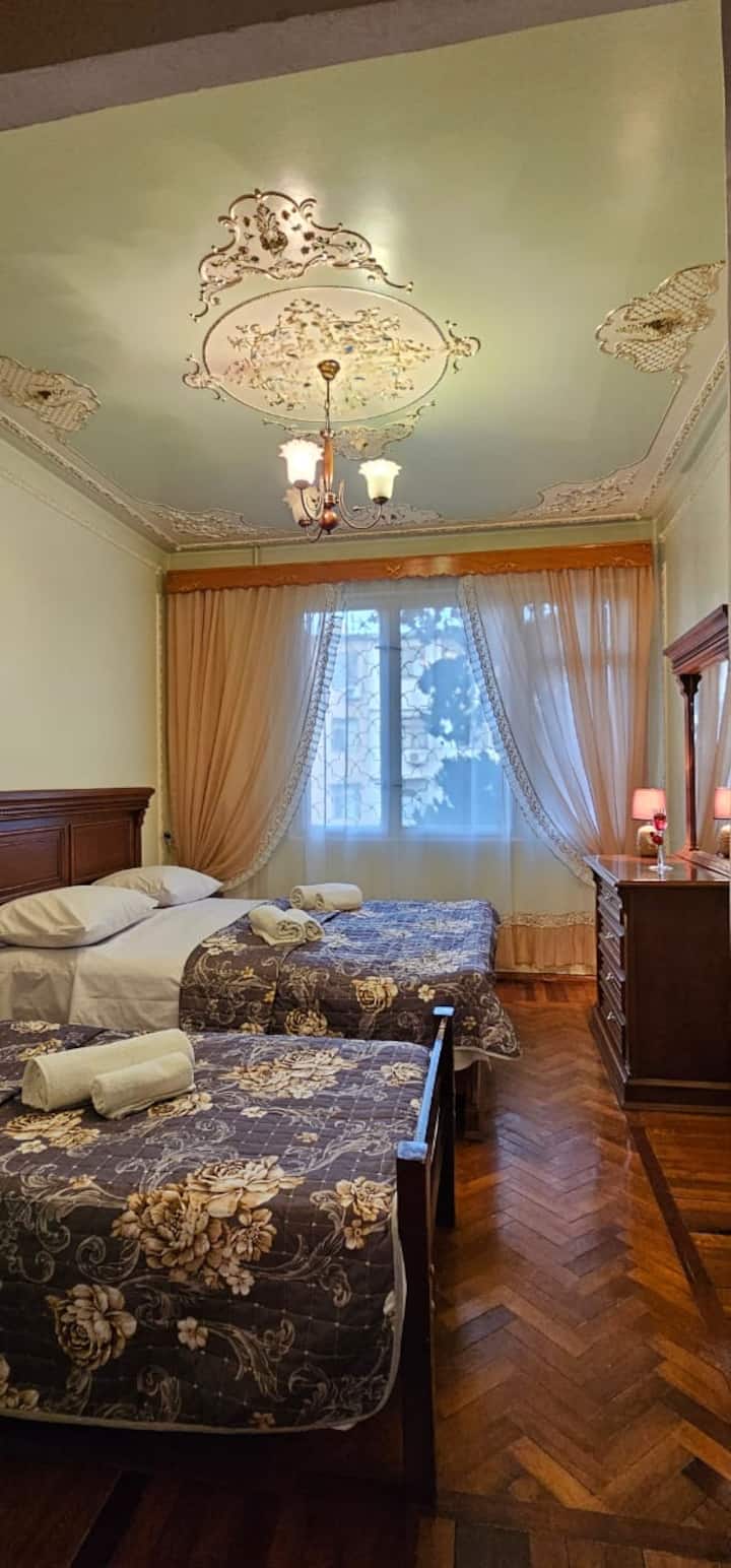 Elegant Vintage Retreat - Baku