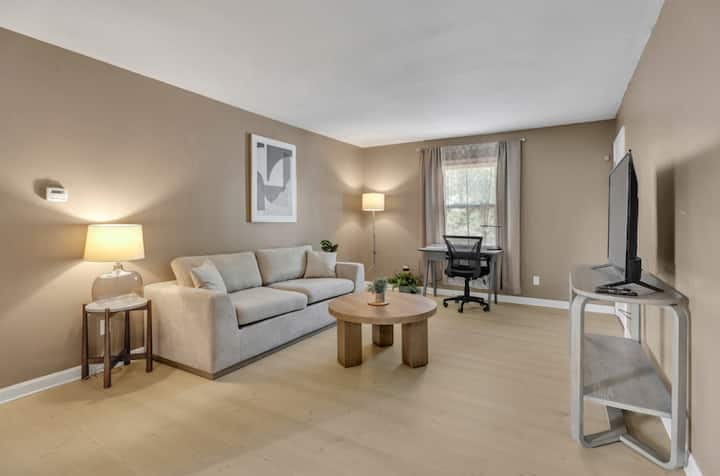 *Contract-worker Friendly* Convenient 1 Bedroom - Newburgh, IN