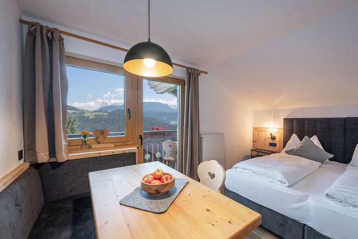 Hauserhof Farmhouse Escape & Dolomite View Gröden - Kastelruth