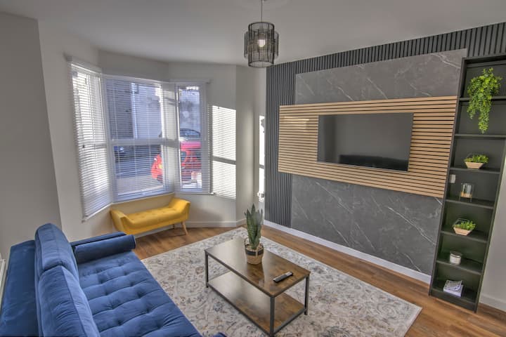 Spacious 2-bed •Super Host Sleeps 6 • Free Parking - Bristol
