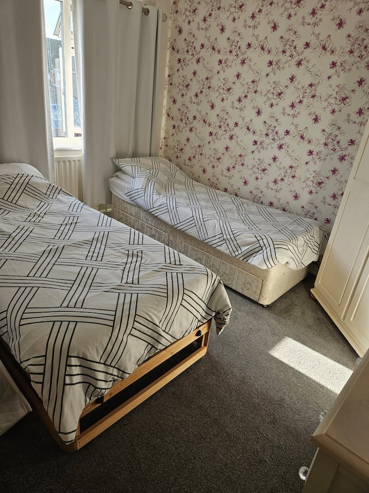 Twin Room Near Seafront - Eastbourne