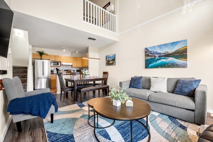 Sleeps 8! 1003sqft Loft + Pool, Hot Tub Near Banff - Canmore