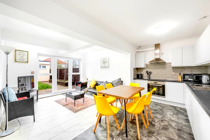 New Spacious 7-bedroom House In Sutton (S London) - Londres