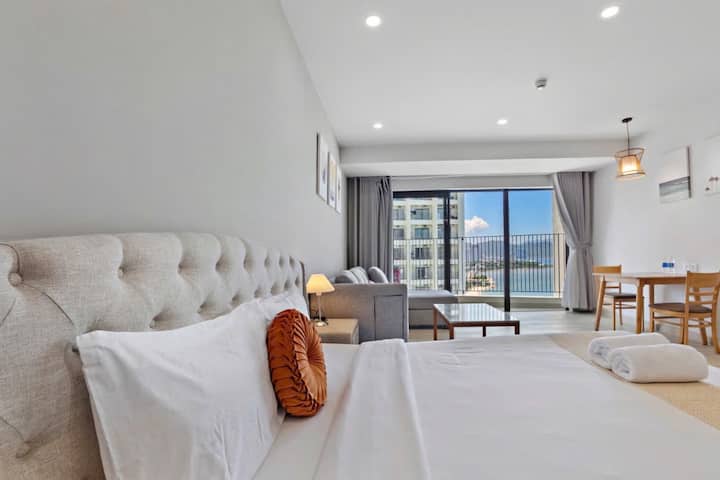 Studio Apartment 52m At The Central - Gold Coast - Vietnam