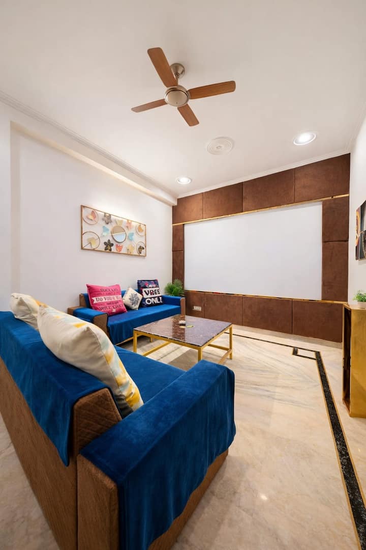 31. 2bhk, Economical Homestay, Pvt Theatre Screen - Gurugram