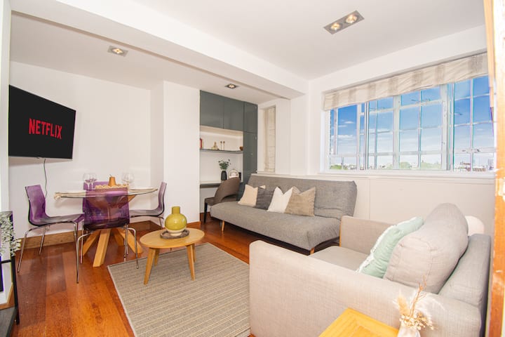 2-bed Chelsea Apartment | Stunning Skyline Views - Central London