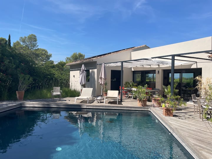 La Maison Rouge : Piscine Et Vue - Montpellier