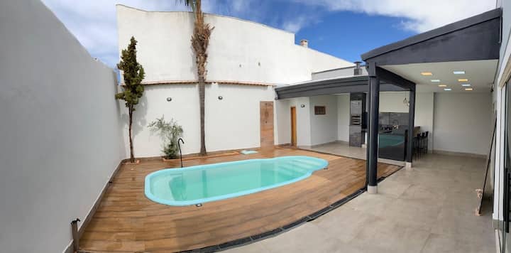 Casa Em Barretos Com Piscina E Ar-condicionado - Barretos