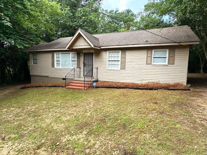 Charming 1950s Cottage - Macon, GA