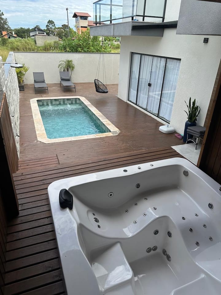 Casa Espaçosa Com 3 Suítes - Imbituba