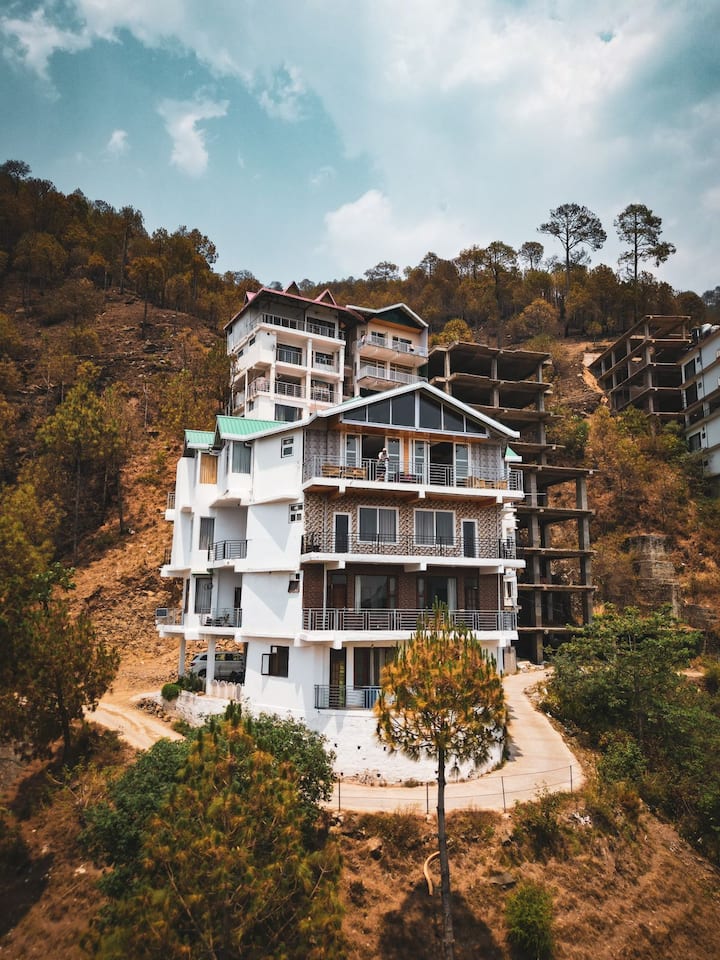 La Hills | 3 Bhk With Kasauli Sunset View - Solan