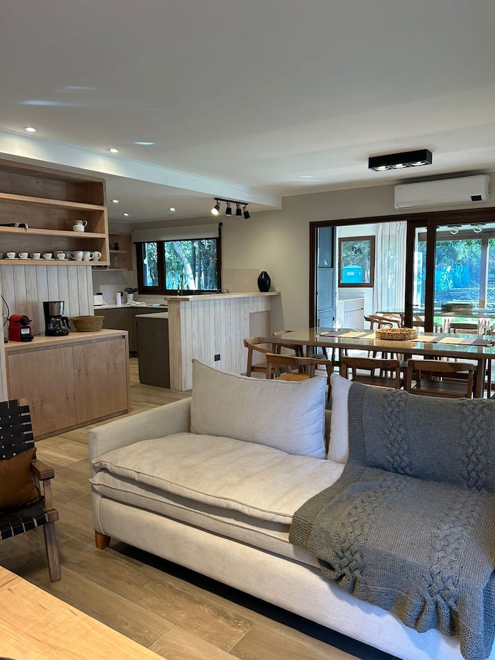 Excelente Casa Con Quincho Y Yacuzzi - Argentina