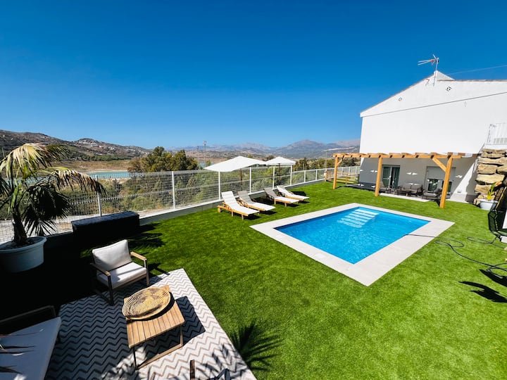 Casa Con Piscina · Vistas Al Lago Y Sierra Tejeda - Alcaucín