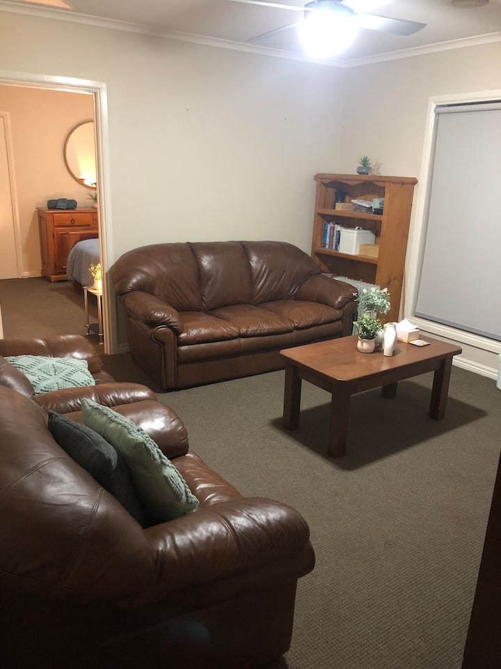 Unique Zone Half House With Outdoor Jacuzzi - Bendigo