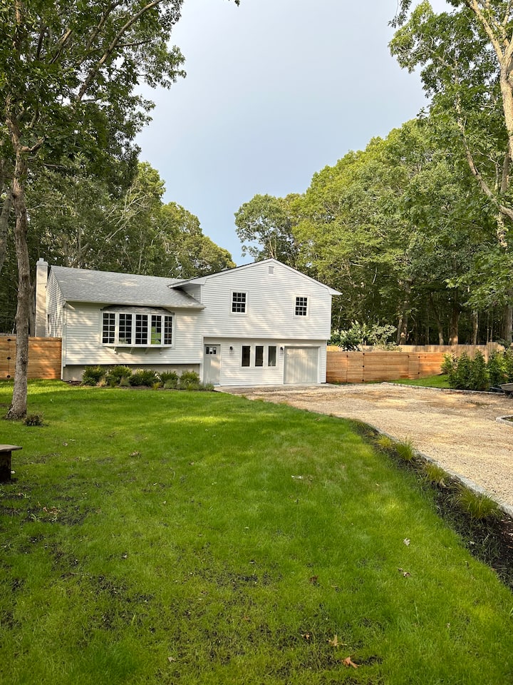 Cozy East Hampton Home
4beds, 3 Baths - The Hamptons, NY