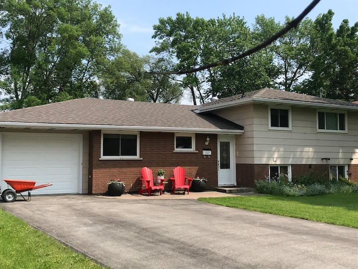Medium Term Lakefront Home - Orillia