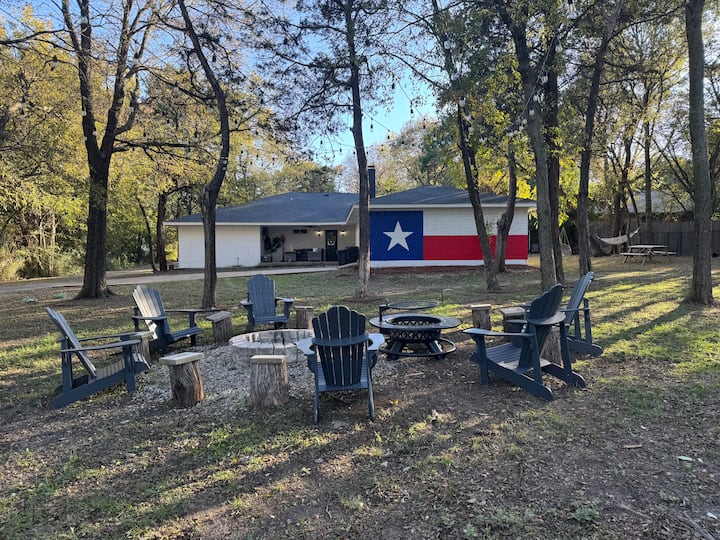 Urban Cowboy Oasis | Pets Ok | Near Stadiums, Dwtn - DeSoto, TX