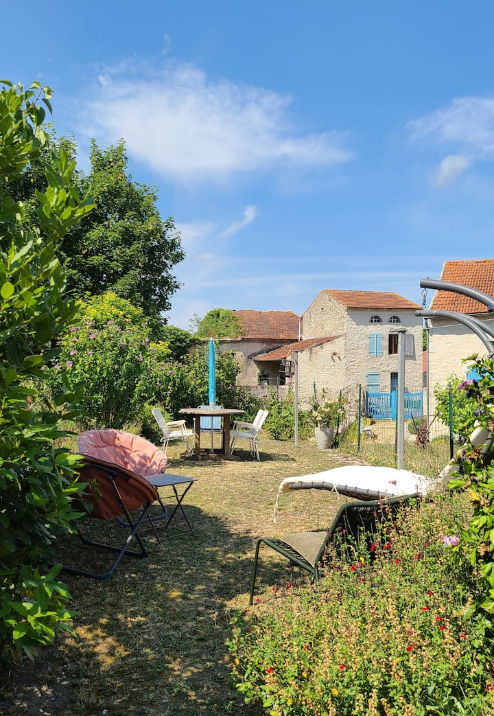 Gite 2 à 6pers  "Lapardelange" Centre De Charroux - Allier