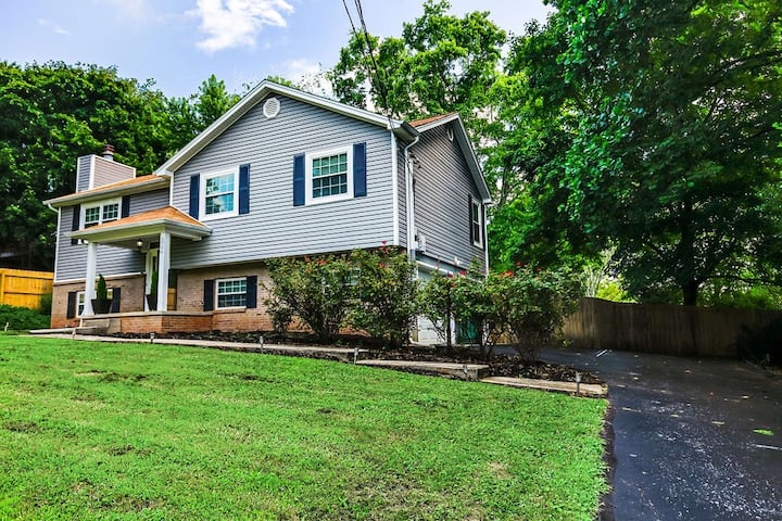 New!
Close To I-140
3 Bed/3 Full Bath/game Room - Knoxville, TN