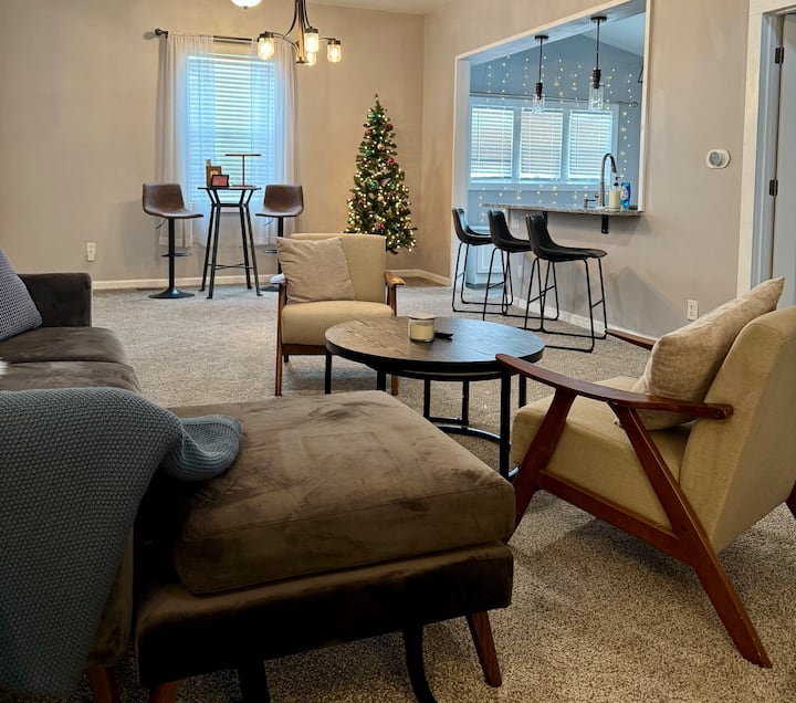 Holiday-ready 3br/3ba Downtown Noblesville Home - Noblesville, IN