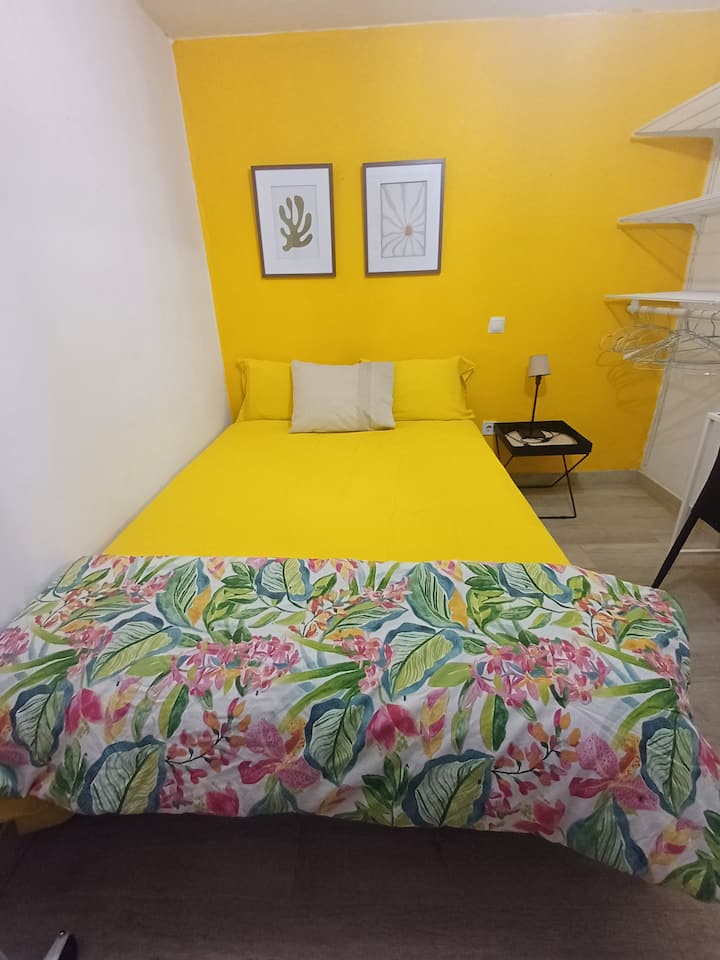 Bedroom Wi-fi /Airport/ Ifema/ Metropolitano. - Madrid