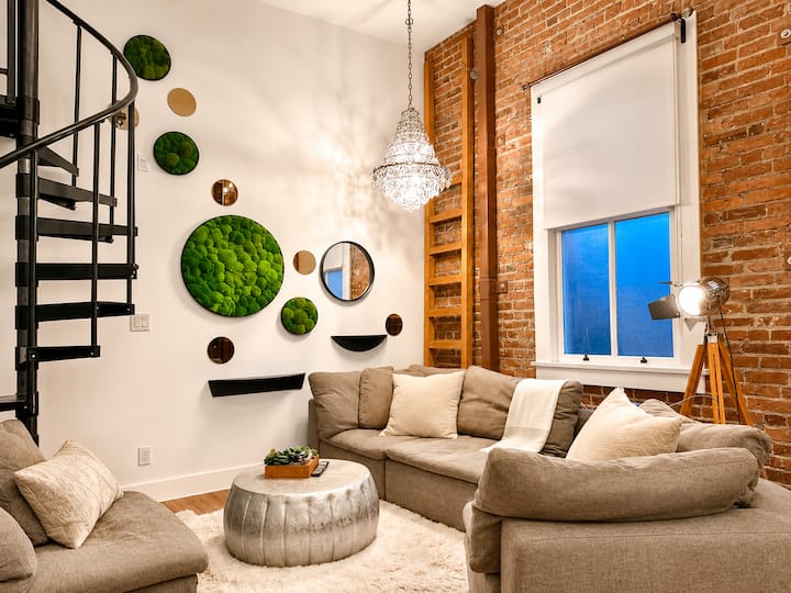 The Oriental Treehouse Loft - Victoria