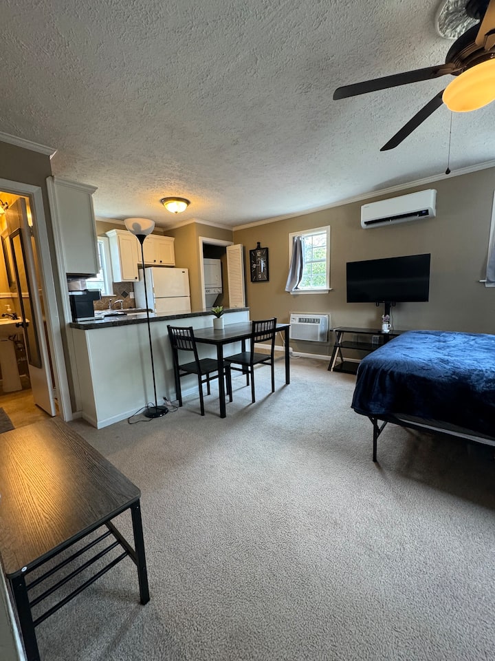 Studio Located In Hillcrest! - Little Rock, AR