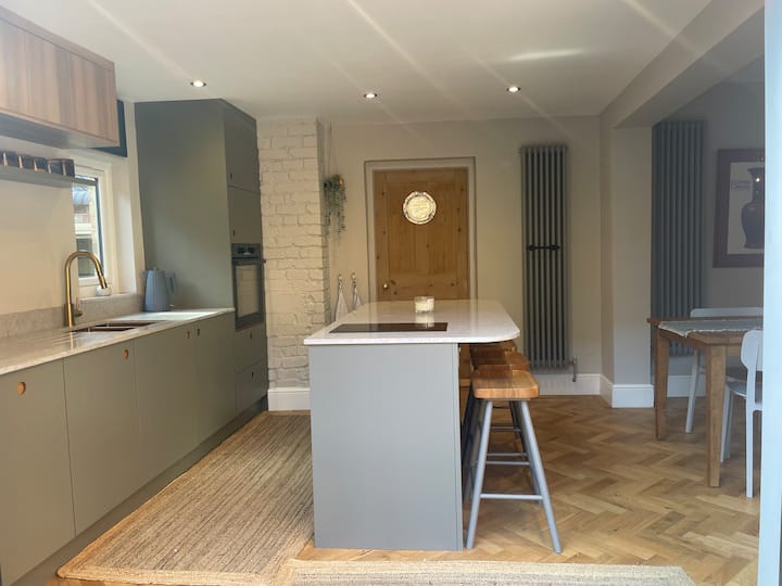 Luxury Cottage In Rutland
Available For Burghley - Melton Mowbray